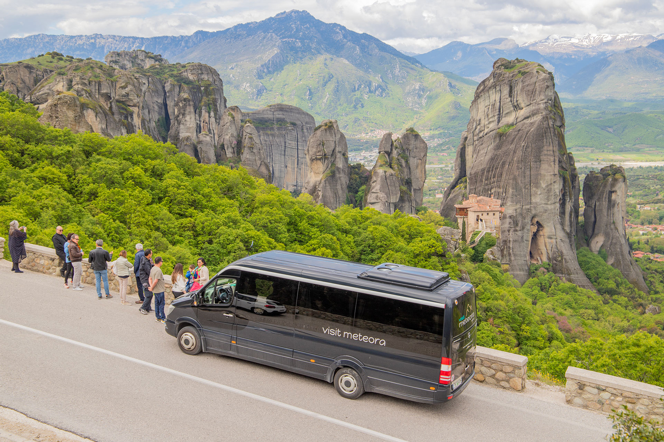 Tiket Midday monasteries and hidden caves bus tour in Meteora Harga ...