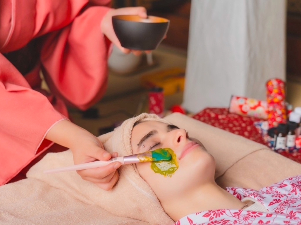 Osaka: Matcha facial pack & head spa at the temple -90-min course ...