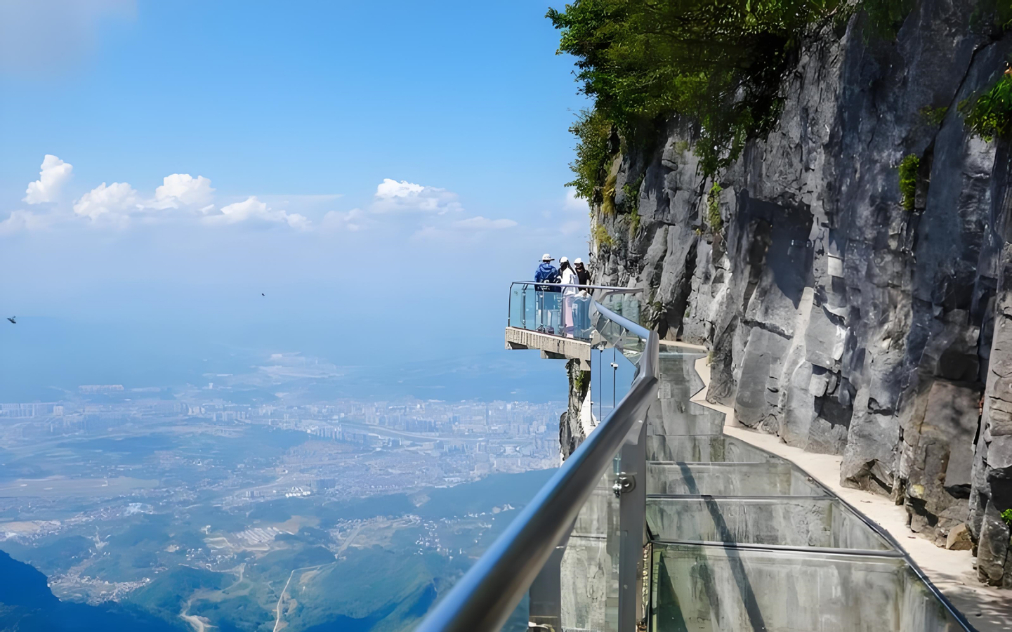 Tiket Full-Day Guided Tour of Zhangjiajie Tianmen Mountain National ...