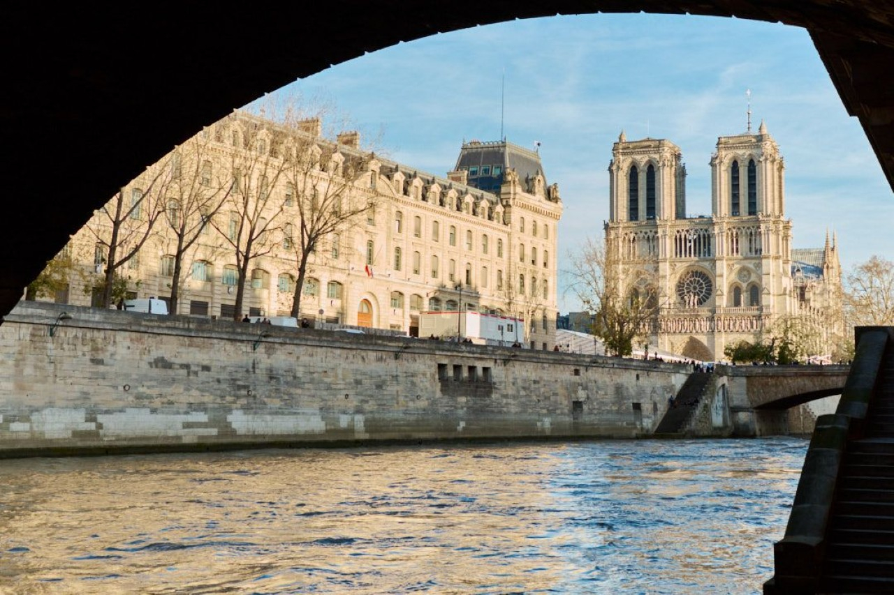 Tiket Notre Dame Cathedral Neighbourhood Guided Walking Tour Harga ...