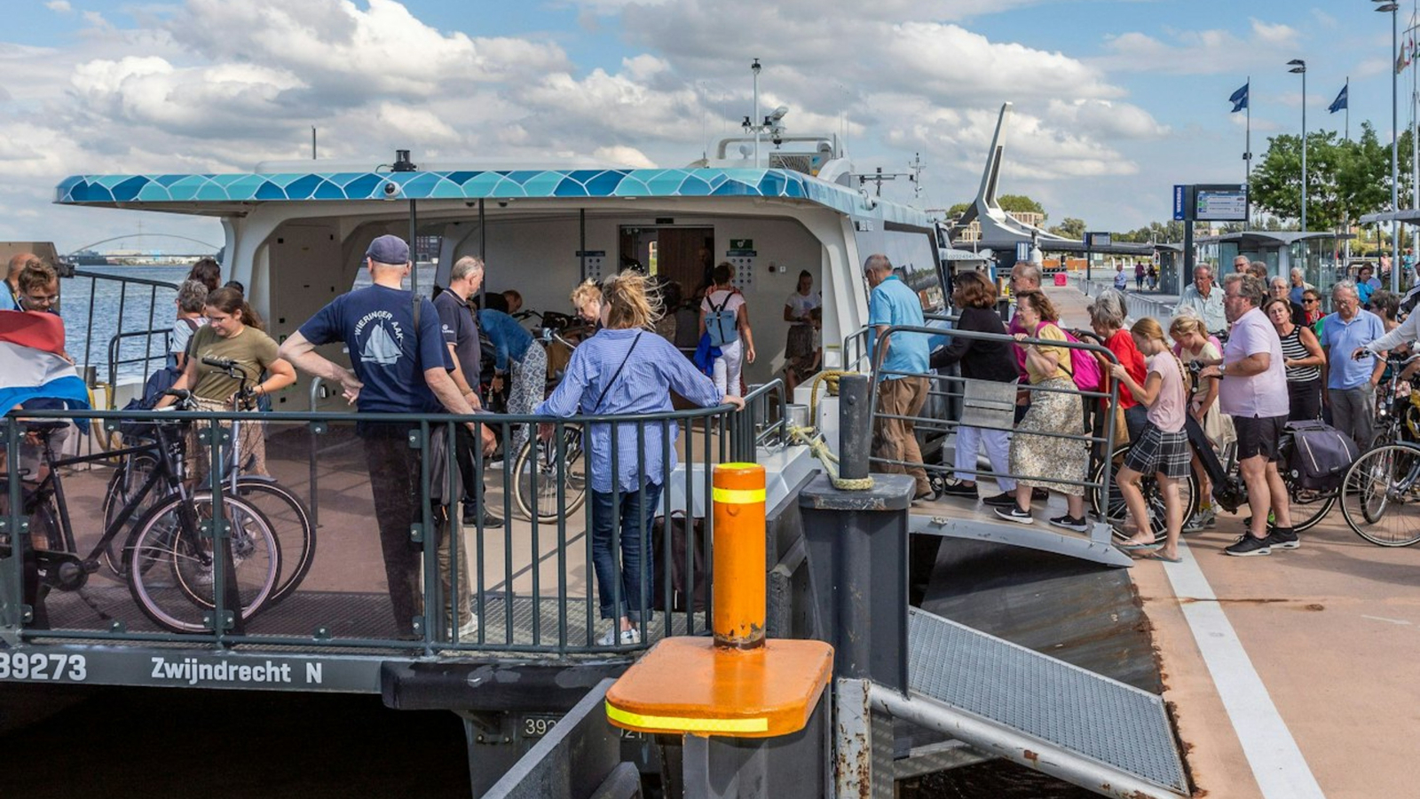 Tiket Waterbus experience ticket in Rotterdam, Kinderdijk and Dordrecht ...