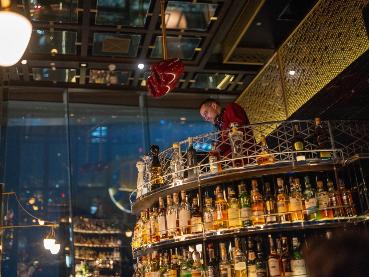 Get Ticket Cocktail Bar on 35th Floor at Penthouse Bar + Grill, Park ...