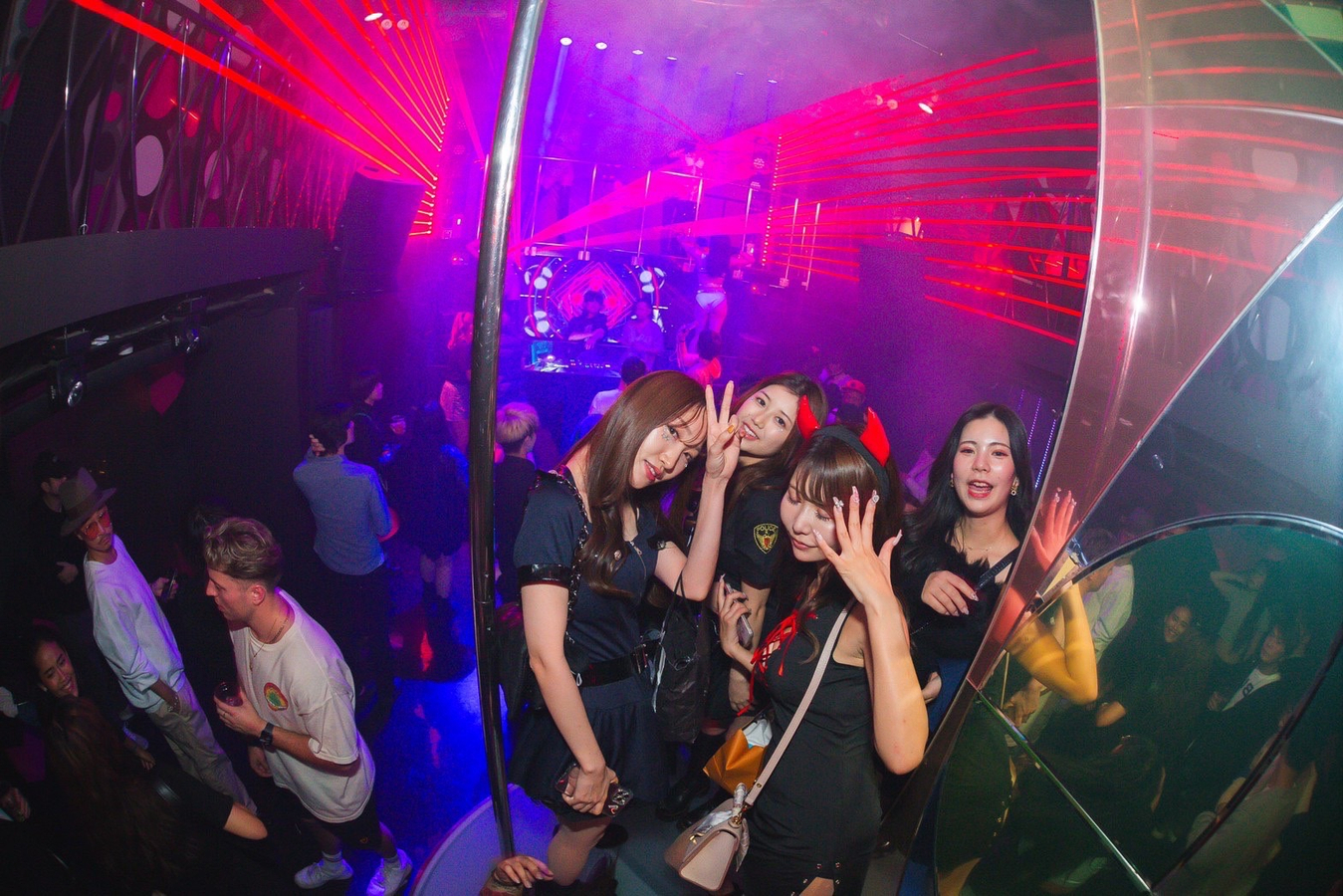 Tiket Osaka Shinsaibashi: CRAZY LAND by CHEVAL Nightclub Admission ...