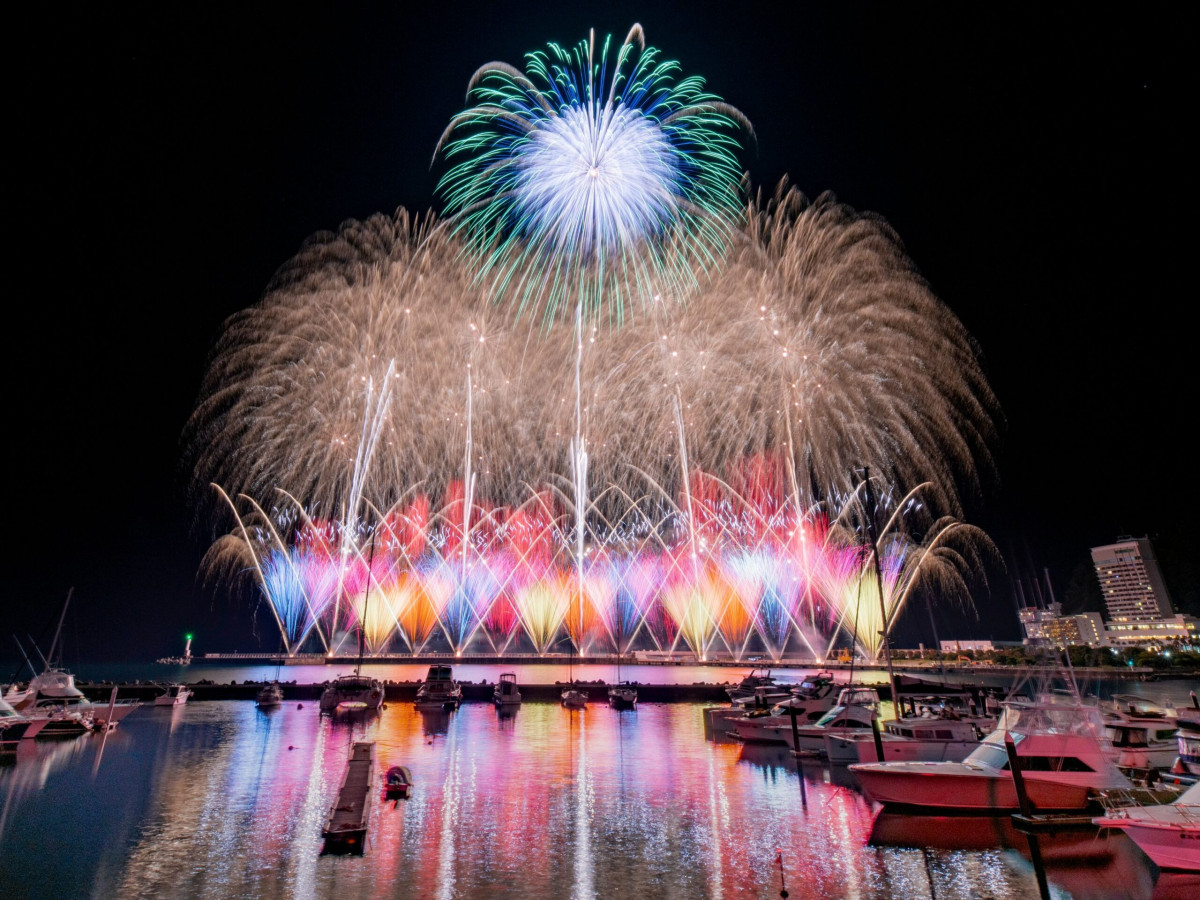 Get Ticket [Fireworks Only] Hakone & Atami Fireworks Day Tour (Depart ...
