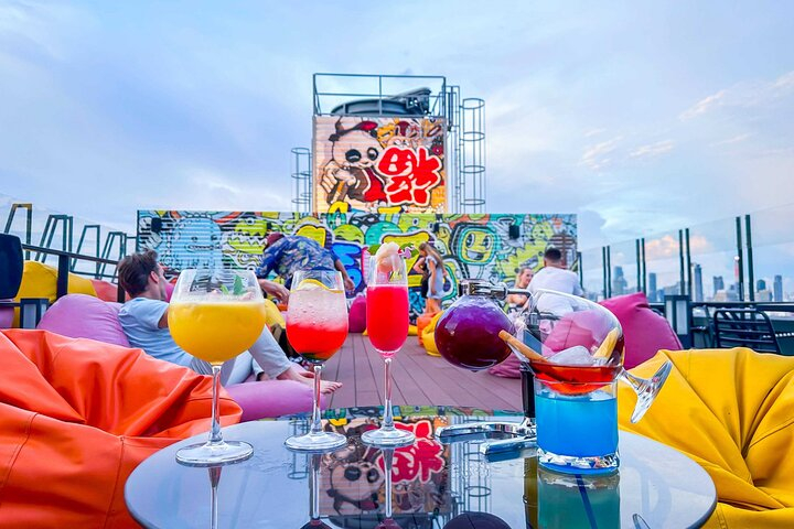 Tiket Bangkok Street Food Tour by Tuk Tuk with Rooftop Bar Drink! Harga ...