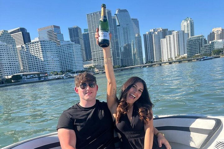 Tiket Miami Express Private Boat a 1- Hour Luxury Experience Harga ...