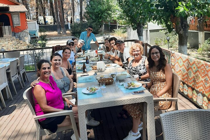 Tiket POTTERY PAINTING & WINE TASTING Tour from Kusadasi Port Harga Promo - tiket.com