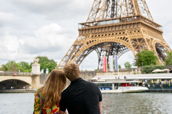 Tiket Paris: Your Own Private Photoshoot at the Eiffel Tower Harga ...