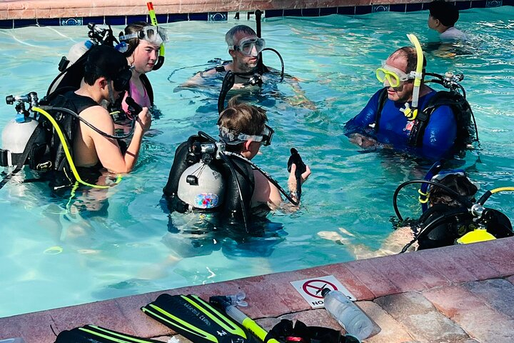 Tiket Discover Scuba Diving Course Pool Training Session in Key Largo ...