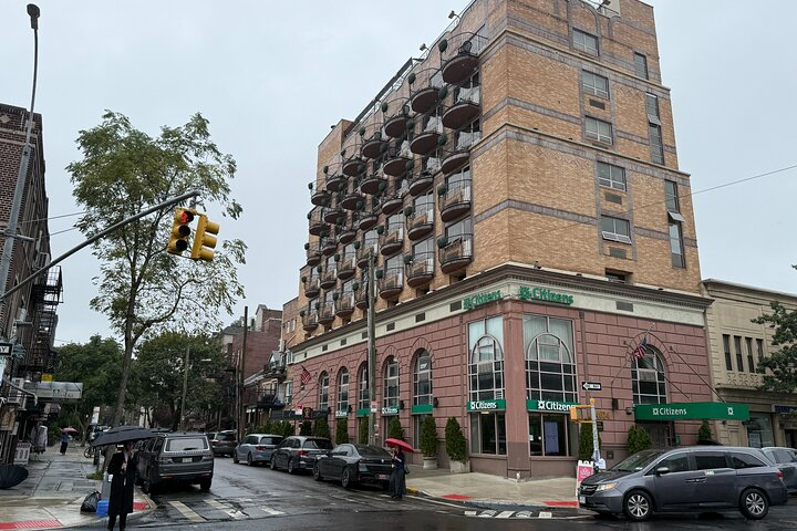 Tiket Boro Park Jewish Hasidic Private Walking Tour Harga Promo - tiket.com