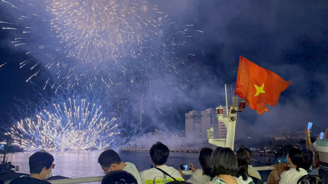 Get Ticket Han River Night Cruises By Tau Rong Song Han | Da Nang Promo ...