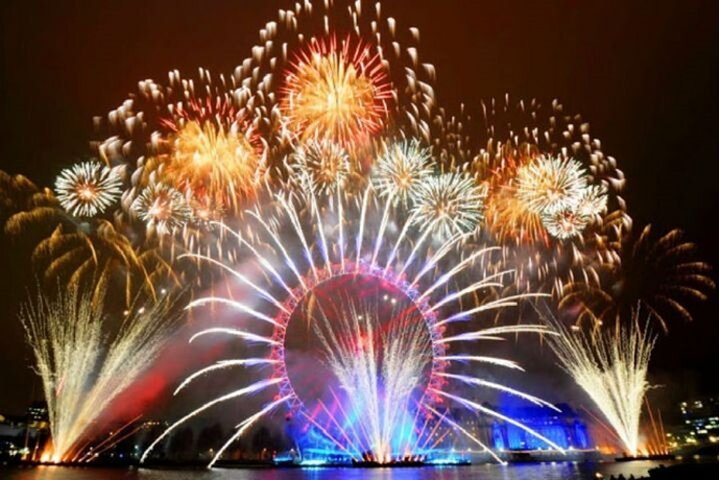 Tiket NYE Thames Cruise with Fireworks onboard Typhoon Clipper Harga ...