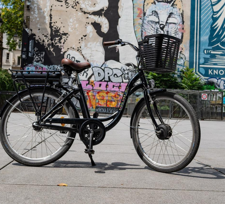 Tiket Paris : E-bike rental in Le Marais (City Center) Harga Promo - tiket.com