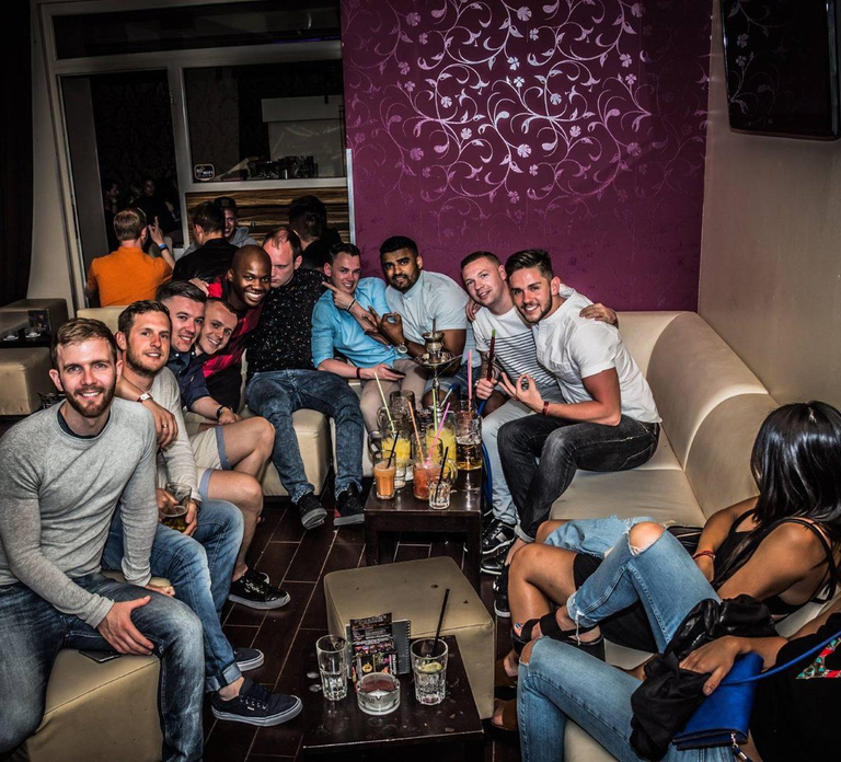 Tiket Paris: Pub Crawl with Shots and Nightclub Entry Harga Promo ...