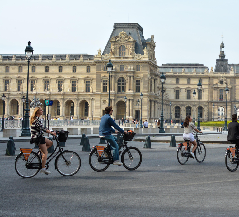 Tiket Paris: City Highlights Bike Tour Harga Promo - tiket.com