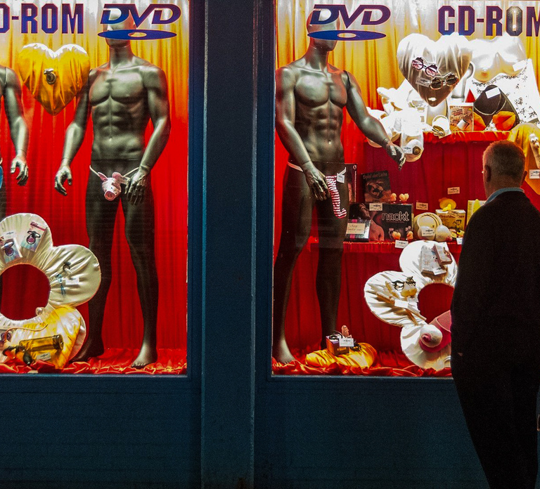 Tiket Hamburg: St. Pauli Highlights Guided Tour with Beer for 18+ Harga ...