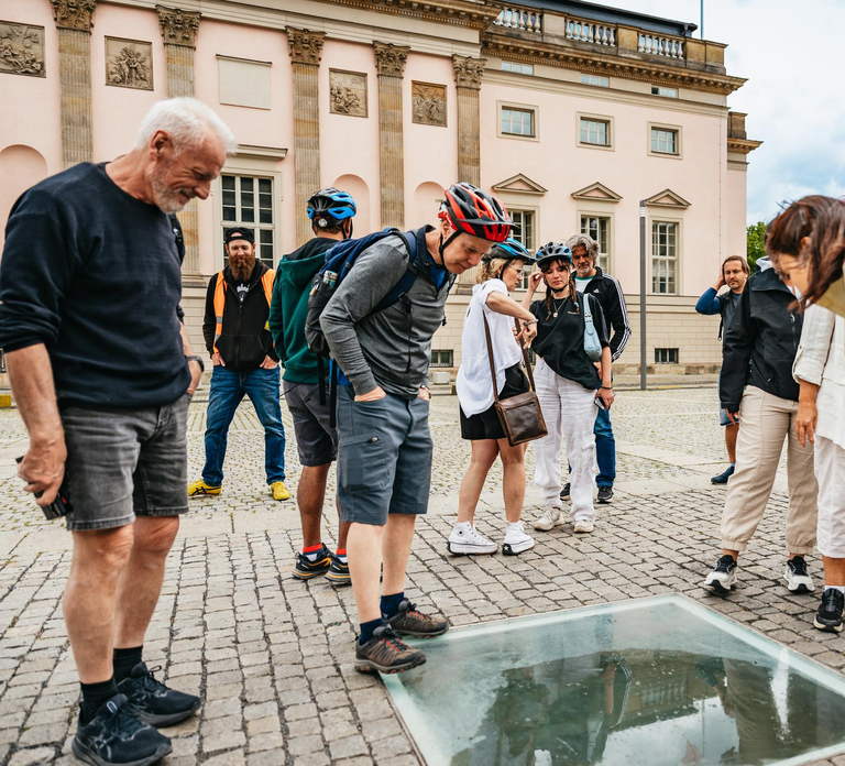 Tiket Berlin: Sights and Highlights Bike Tour with a Local Guide Harga Promo - tiket.com