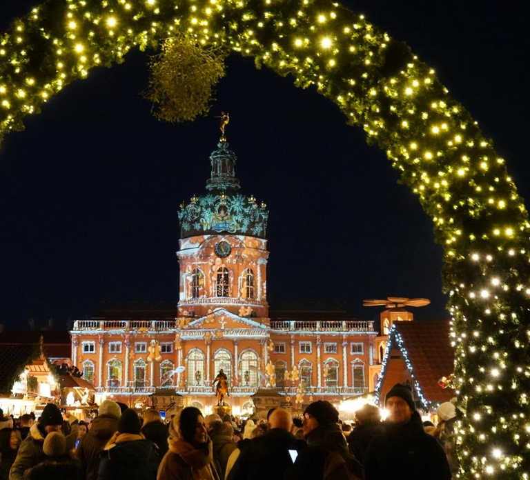 Tiket Berlin: 2-Hour Christmas Lights Bus Tour incl. Mulled Wine Harga ...