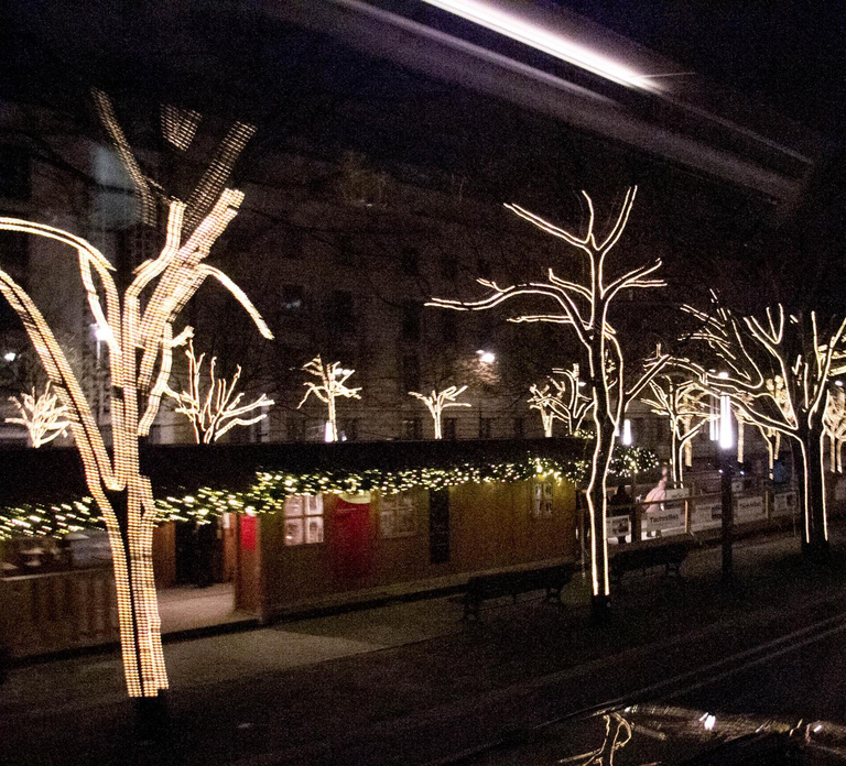 Tiket Berlin: 2-Hour Christmas Lights Bus Tour incl. Mulled Wine Harga ...