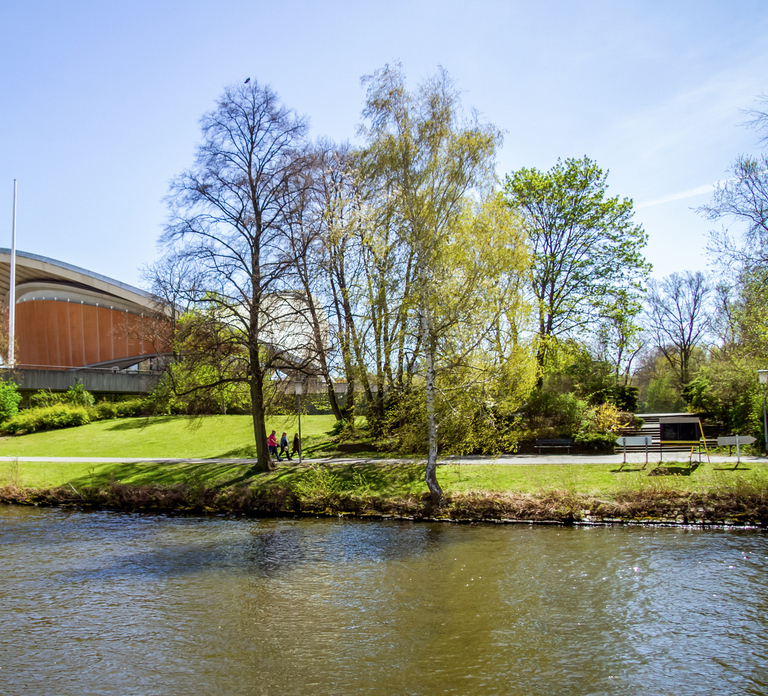 Tiket Berlin: Boat Tour Along the River Spree Harga Promo - tiket.com