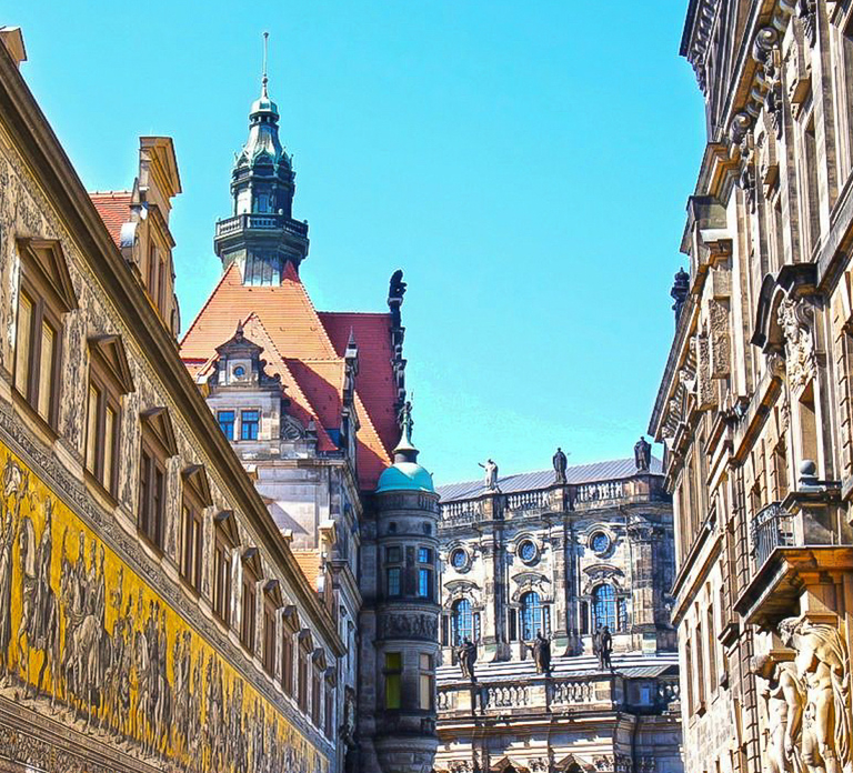 Get Ticket Elbfloren: Historical city tour Promo Prices - tiket.com