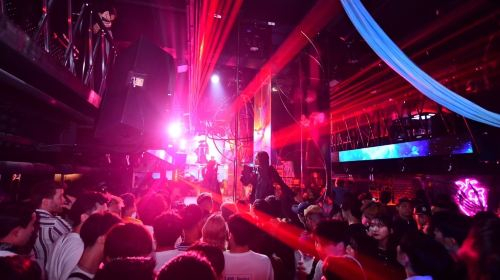 Tiket Osaka Dotonbori/Shinsaibashi Night Tour: CHEVAL Nightclub Entry ...