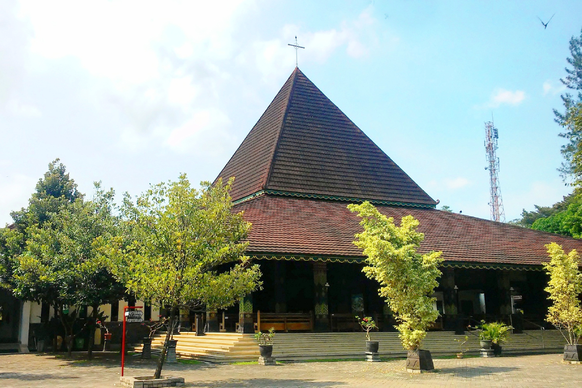 Paket Wisata Rohani 1 Hari Gereja Salib Suci Gunung Sempu, Gereja ...