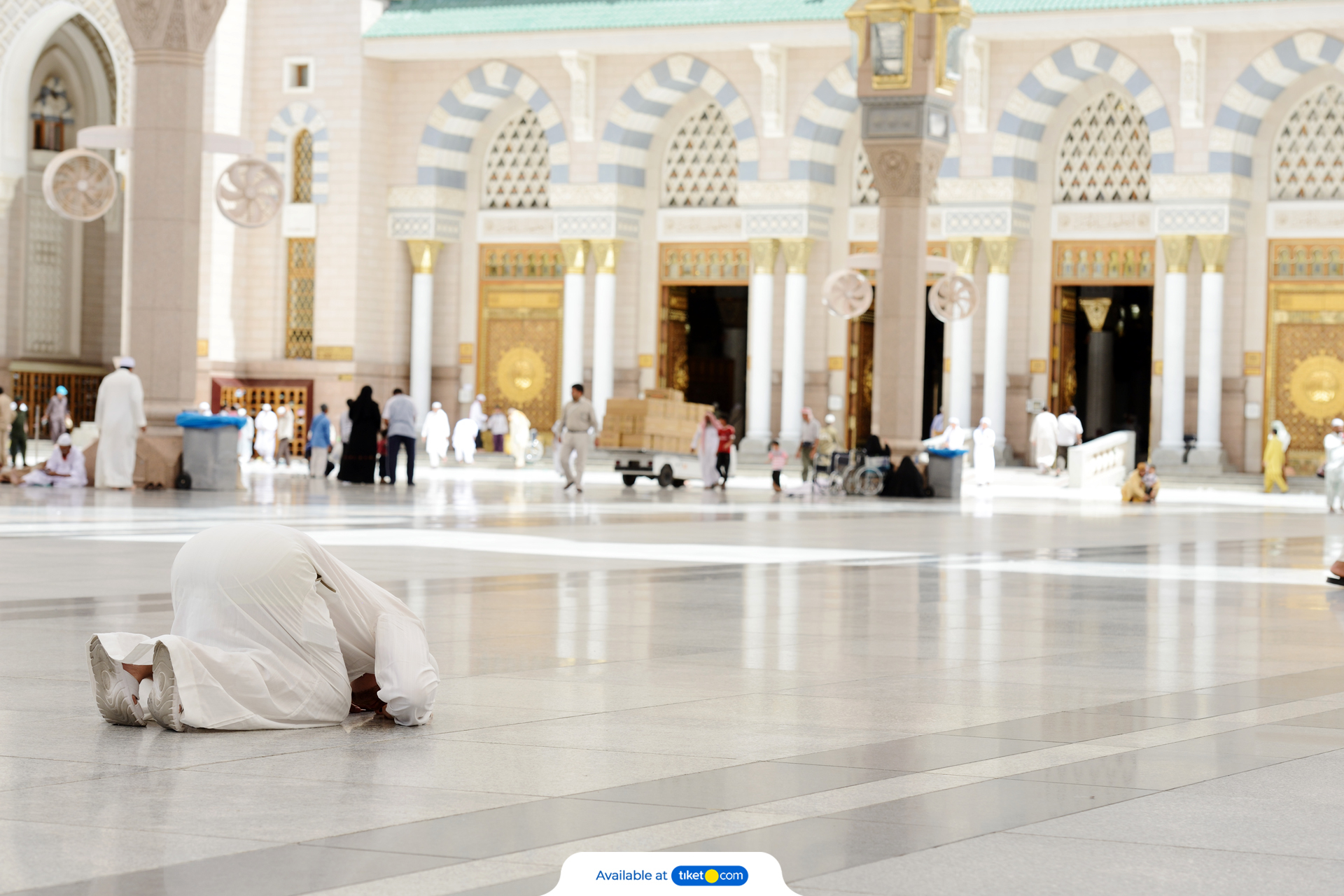 Tiket Umroh Makassar Direct Madinah dengan Meida Wisata 25 Maret 2023 ...