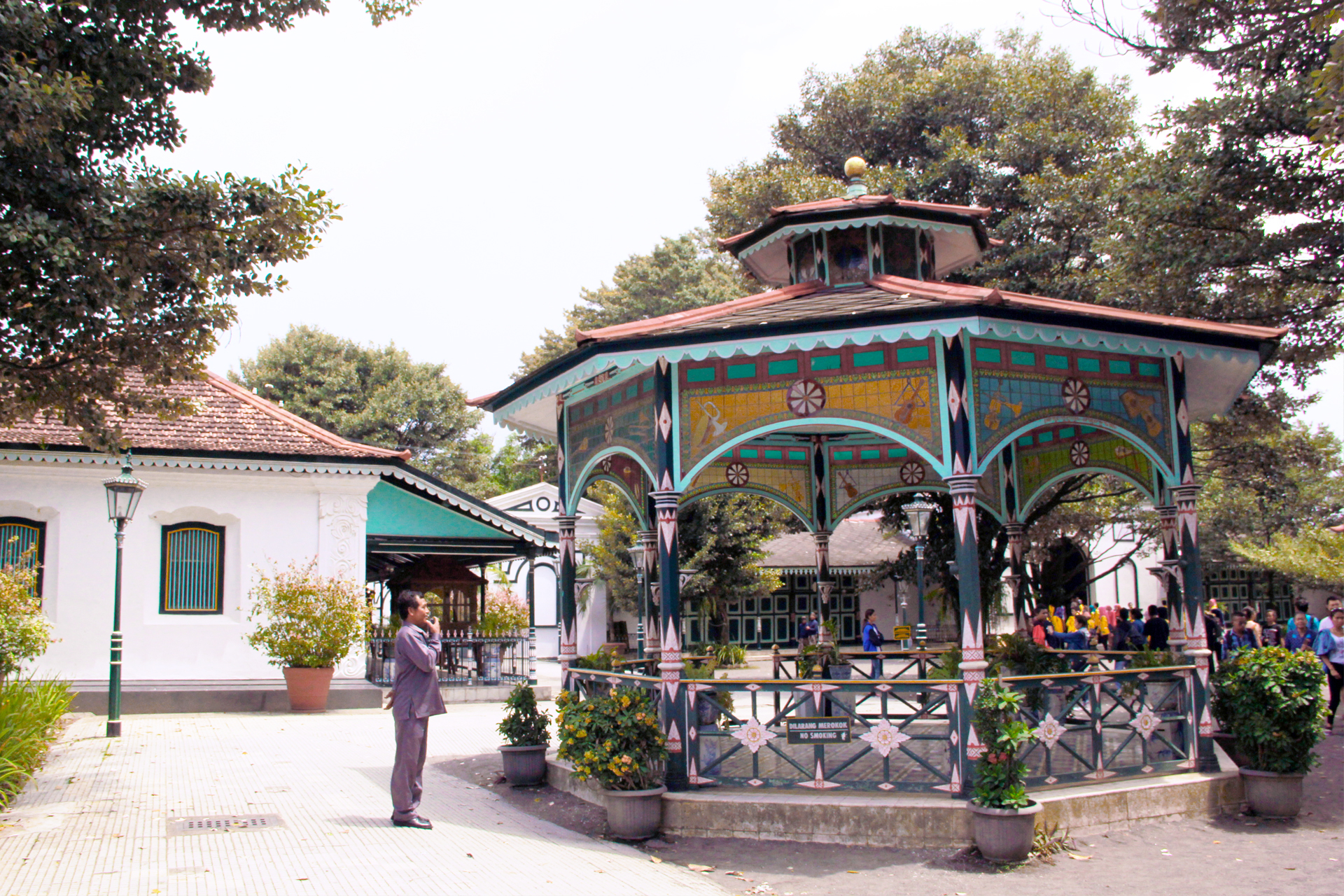 Paket Wisata Keraton, Tamansari, Masjid Kota Gede, dan Shopping Tour by ...