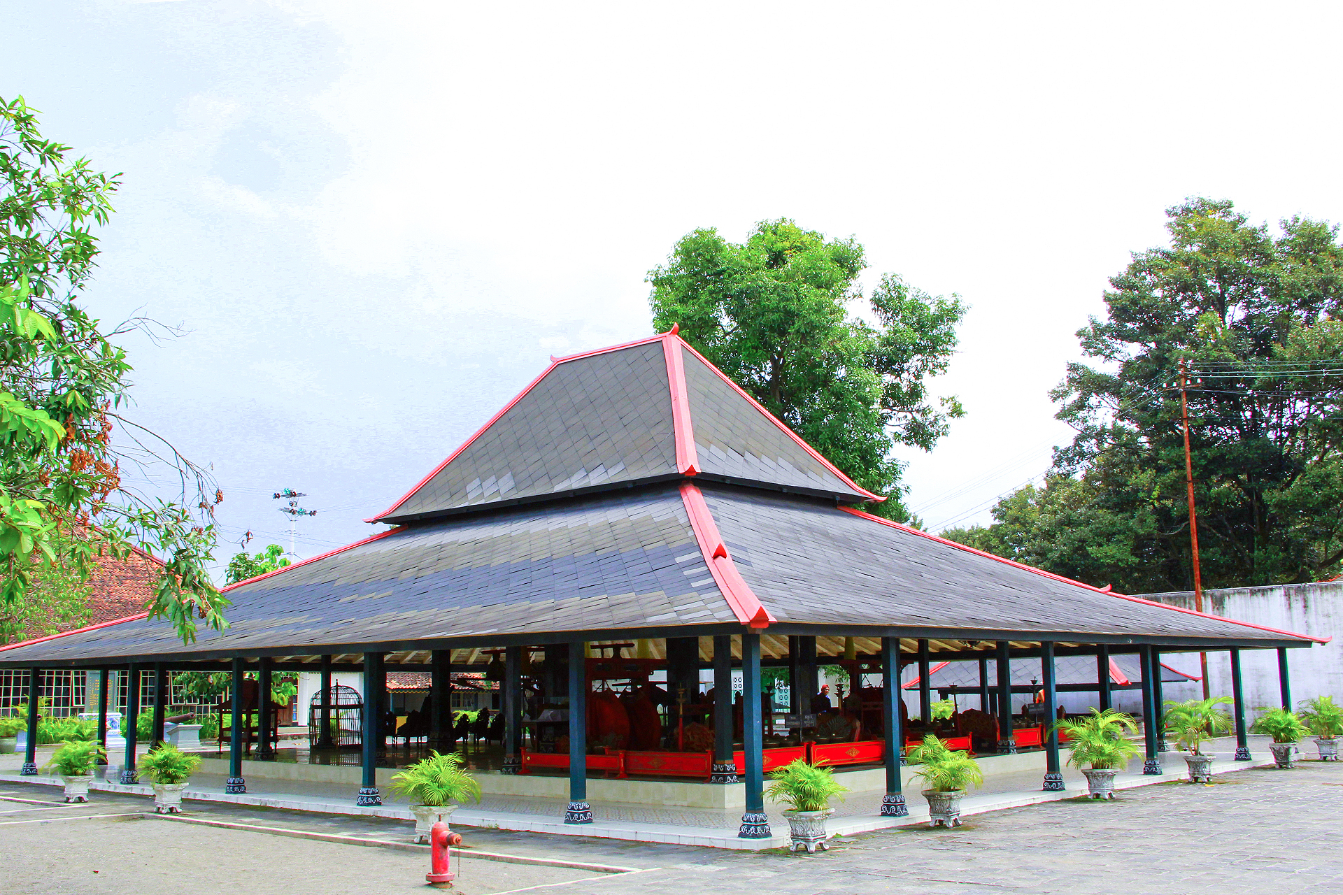 Paket Wisata Keraton, Andong Tour Candi Plaosan, dan Shopping Tour by ...