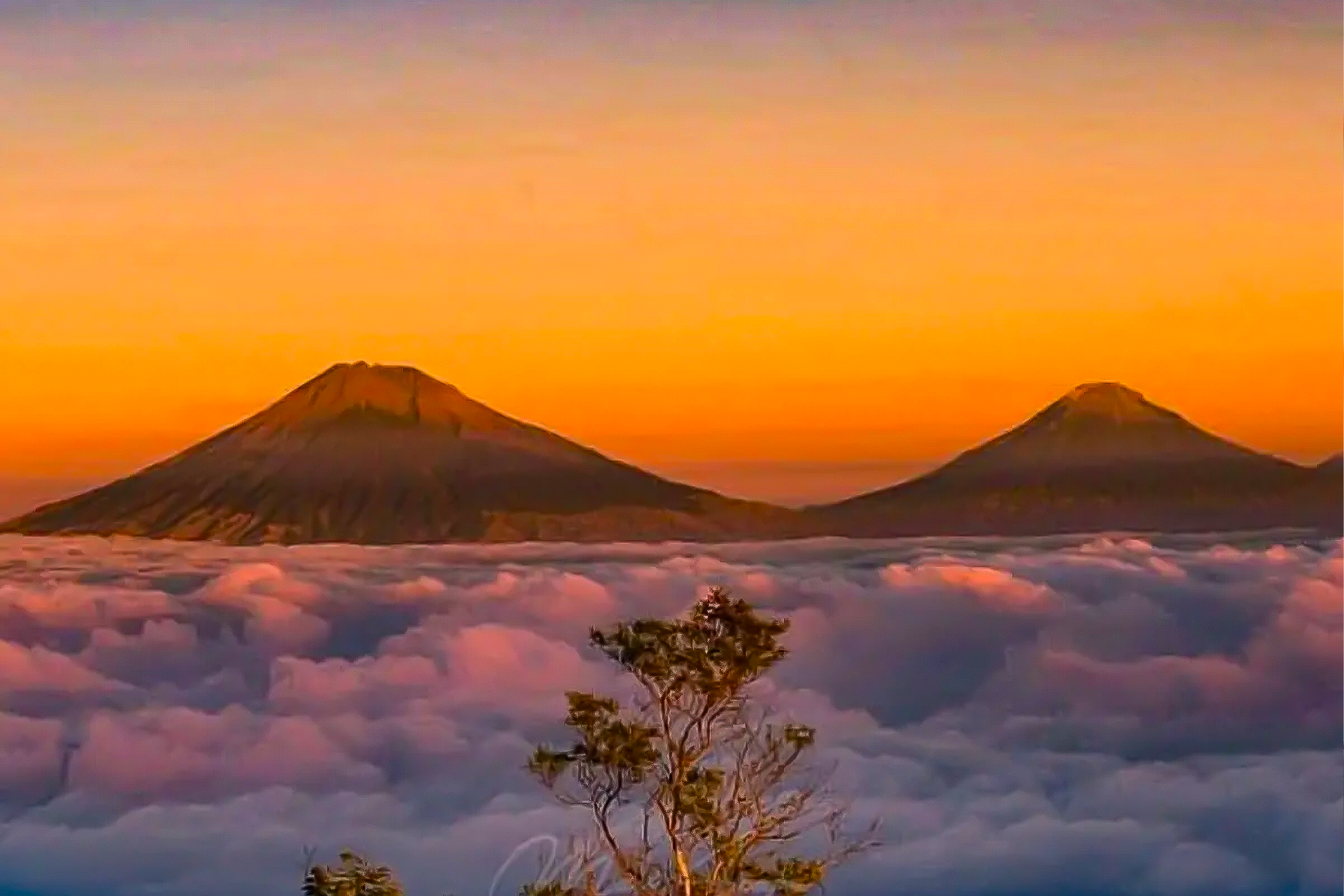 Tiket Tour Sunset Telomoyo, Candi Mendut, Gereja Ayam by Aro Wisata ...