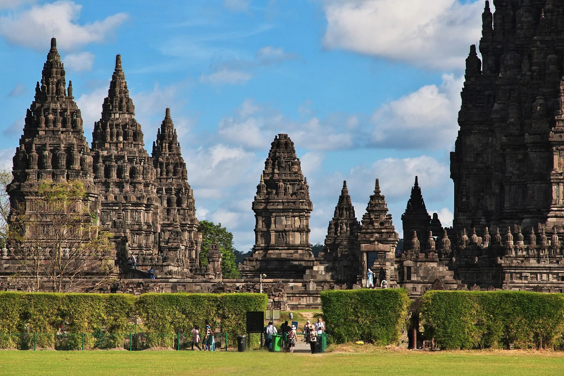 Paket Wisata Candi Prambanan, Candi Plaosan, Candi Borobudur, dan ...