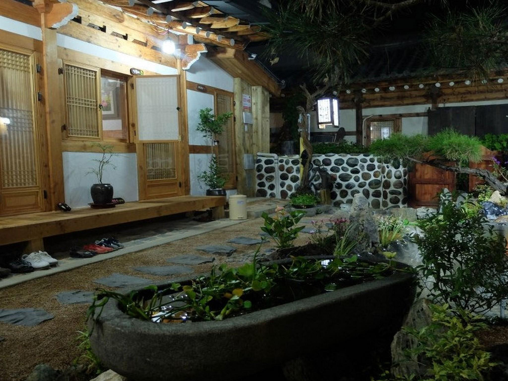 Harga Saekdong Jeogori Hanok Guesthouse Jeonju Terbaru 2023 - Booking ...