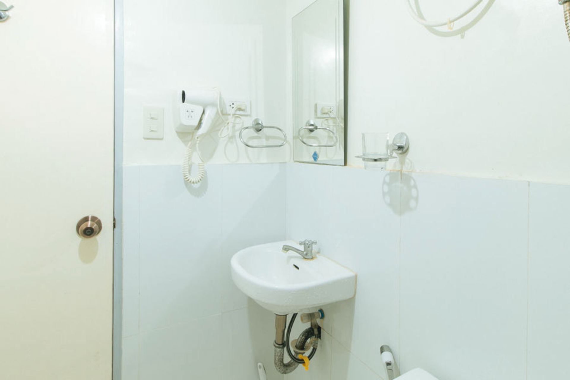 RedDoorz @ Maganda Drive In Hotel Pampanga Harga Terbaru 2023 - Booking ...