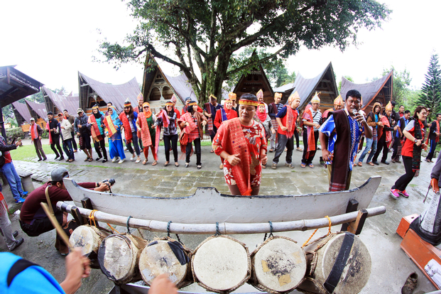 Samosir Explore Program B by Boat (Tuk Tuk - Samosir - Ambarita ...