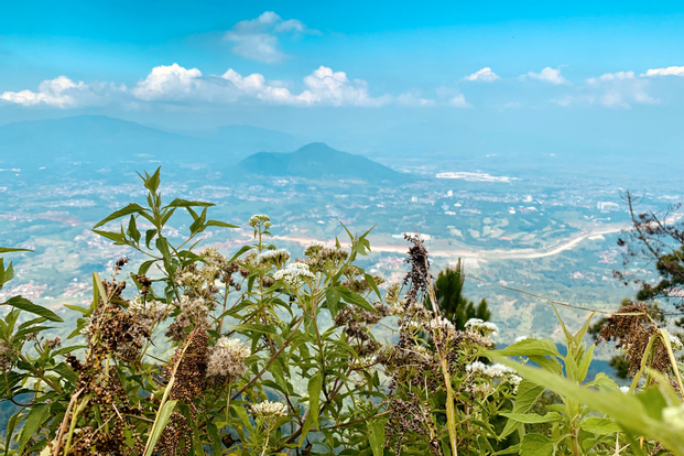 Hiking Gunung Manglayang by Highlight Tour and Travel Harga Promo ...