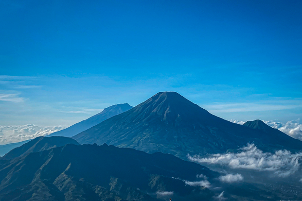 Tiket Trip Pendakian Gunung Sindoro by Rineh Adventure - Harga Promo ...