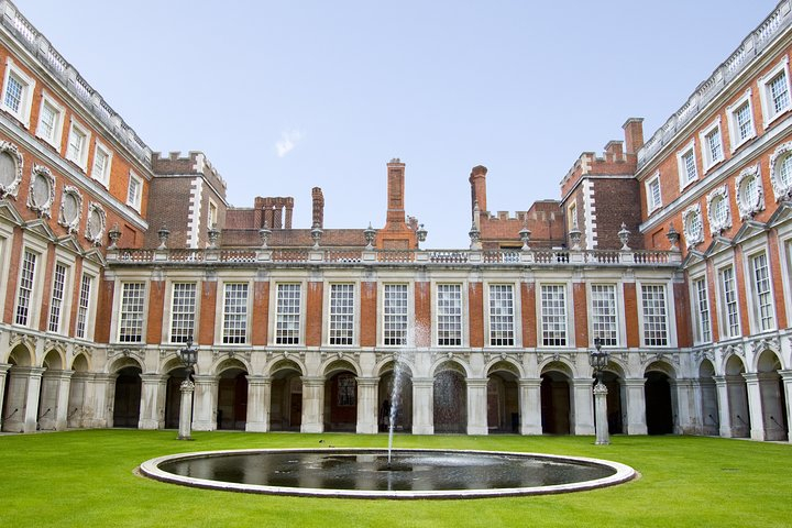 Tiket Hampton Court Palace & Garden Maze, Private Tour Including Pass ...