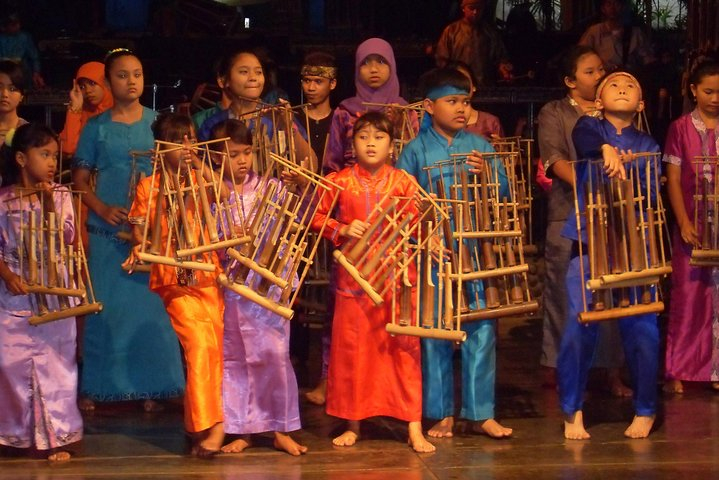 Tiket Discover Bandung History with Sightseeing Trip & Angklung Musical ...