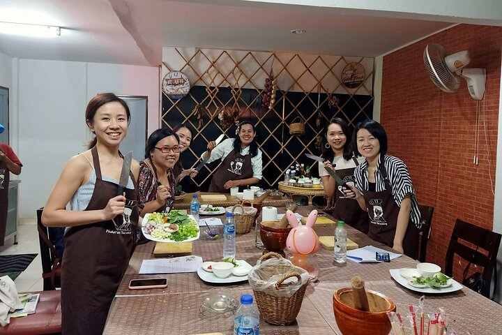 Tiket Full Day Phuket Easy Thai Cooking Class and Market Tour Harga ...