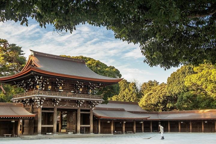 Tiket Meiji Jingu Shrine Highlights Tour with National Licensed Guide ...