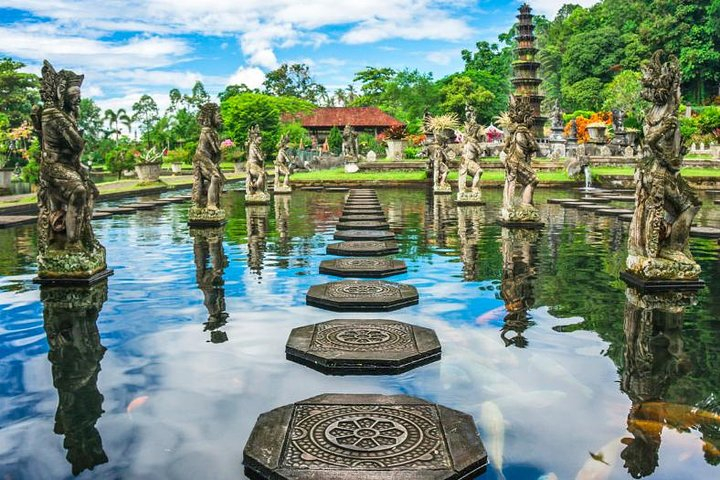 Tiket Lempuyang Gates of Heaven, Tirta Gangga Temple Swim & Jungle ...