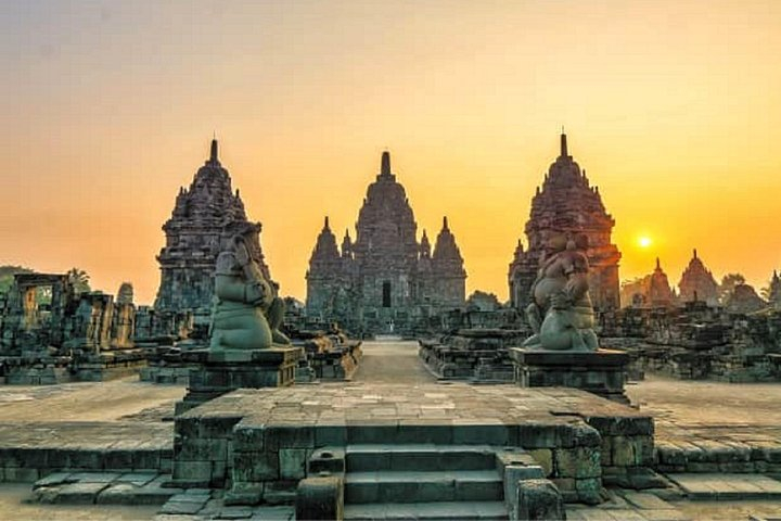 Tiket a day visiting The temple and Javanese culture museum (07.00am-05 ...