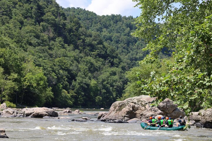 French Broad Gorge Whitewater Rafting Trip Harga Promo - tiket.com