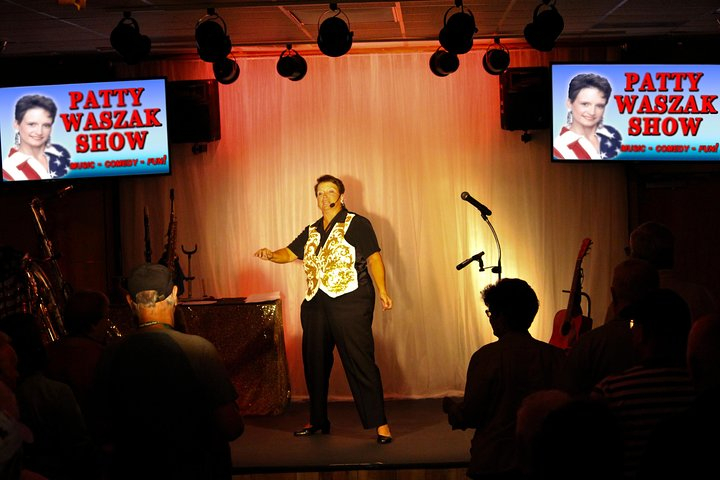 Admission Ticket: Patty Waszak Show in Pigeon Forge Harga Promo - tiket.com