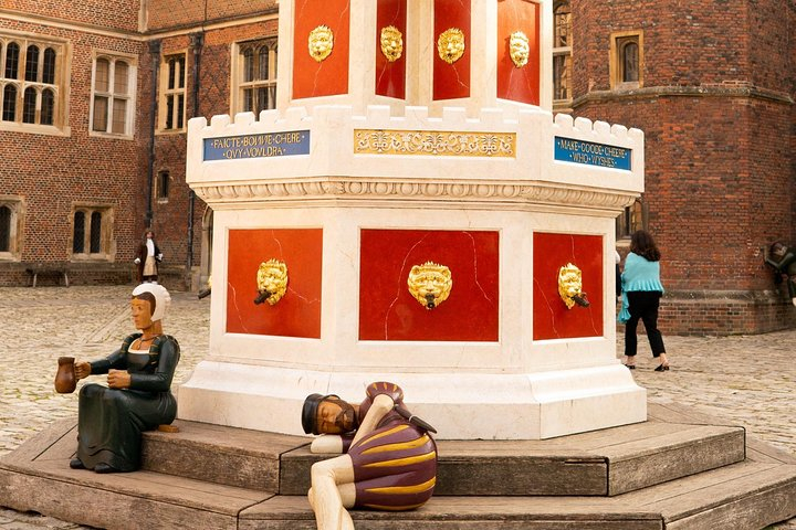 Tiket Full-Day Tudor Tour to Hampton Court Palace and Hever Castle from ...