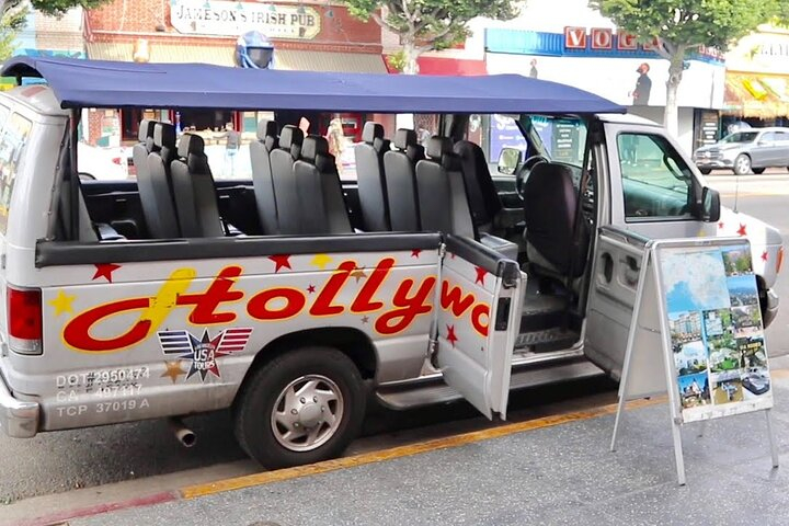 Celebrity and Lifestyle Hollywood Bus Tour Harga Promo - tiket.com