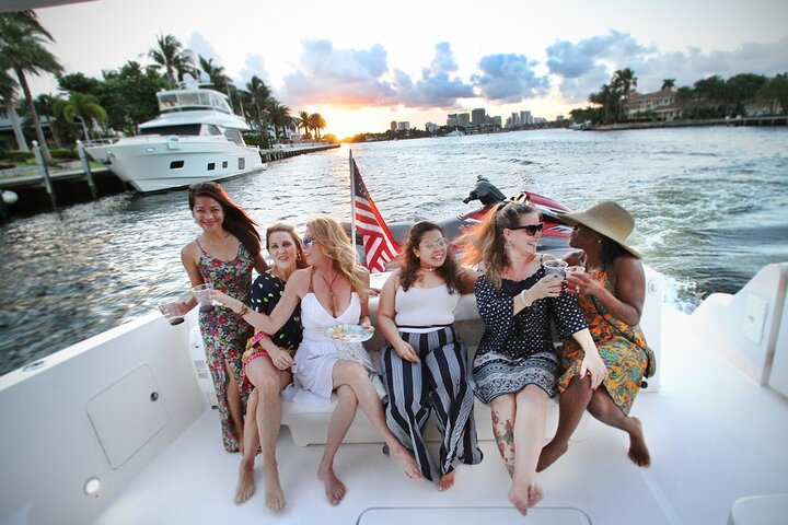 Tiket 3-Hour All Inclusive Party Boat Miami - Harga Promo tiket.com
