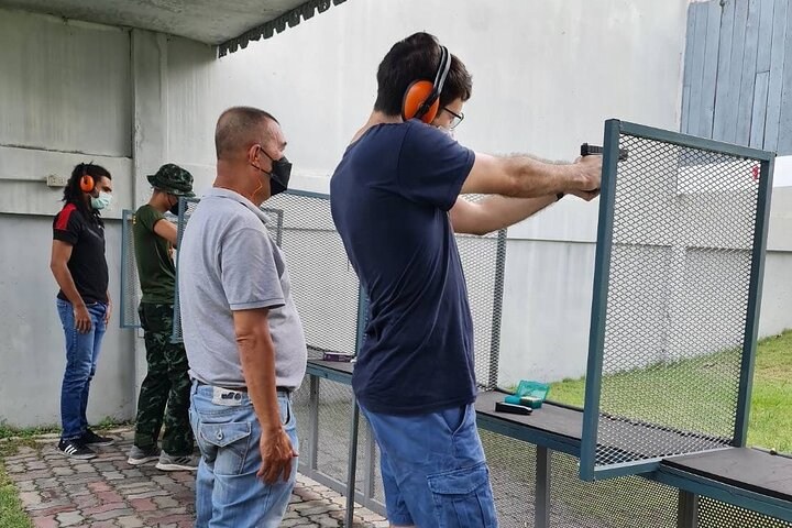 Tiket Shooting Range Experience in Bangkok with Hotel Pick-Up Harga ...