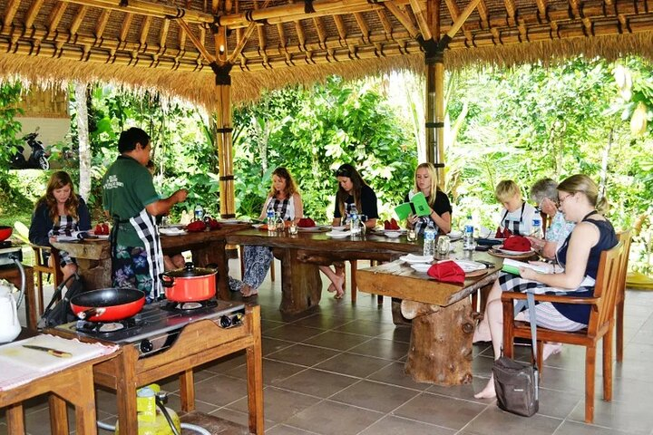 Tiket Traditional Cooking Class In Ubud With Local Balinese Family ...